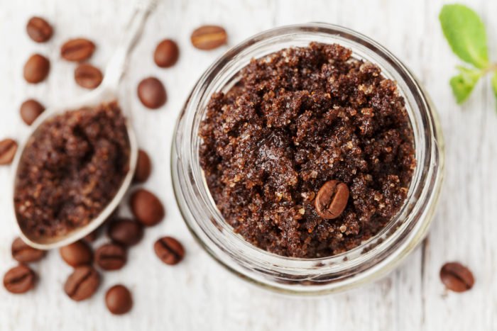 Cos'è lo scrub e a cosa serve: guida pratica con ricette