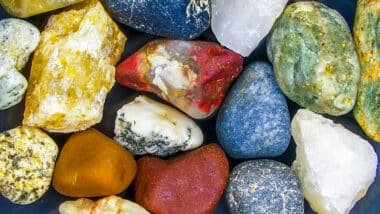 Que contient le sable vu au microscope ? Images spectaculaires