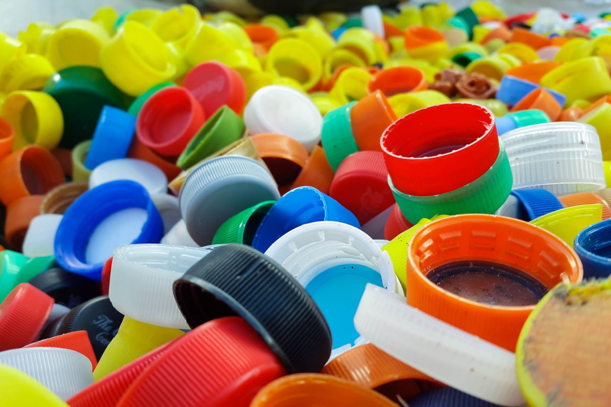 Come fare la raccolta dei tappi di plastica e a cosa serve