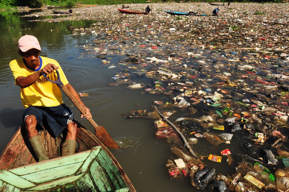Il fiume più inquinato del mondo è pieno di immondizia