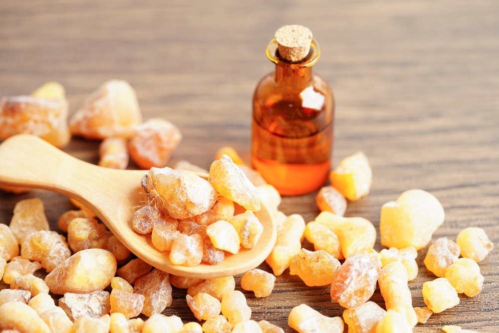 Incenso, ecco tutte le proprietà e gli usi di questa resina