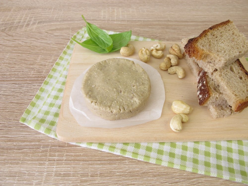 Formaggio vegan senza caglio e latte di origine animale
