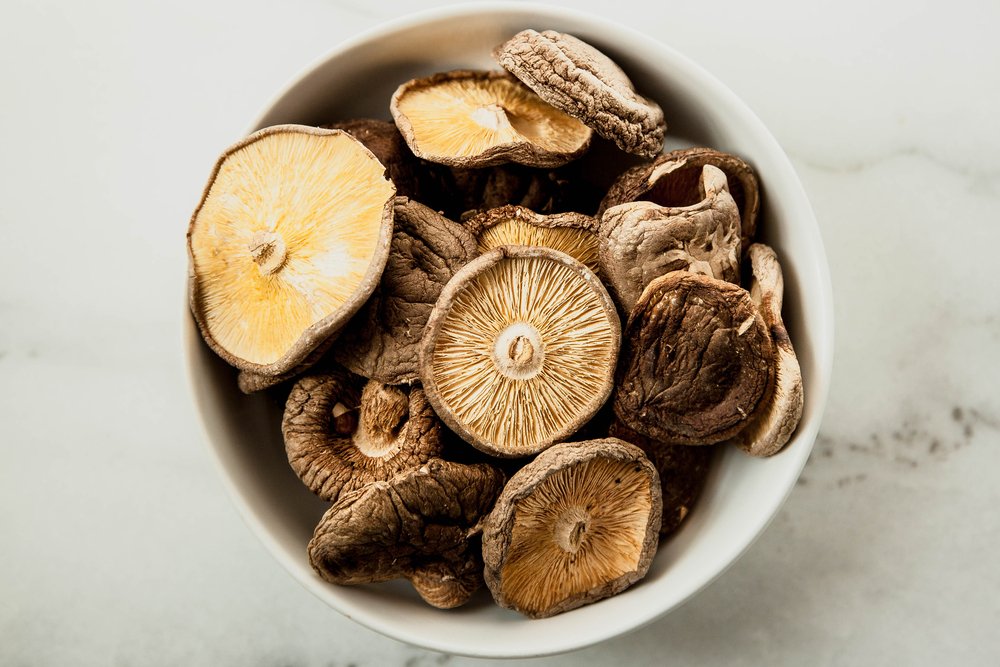 Funghi shiitake: proprietà e usi di un alimento principe della cucina ...