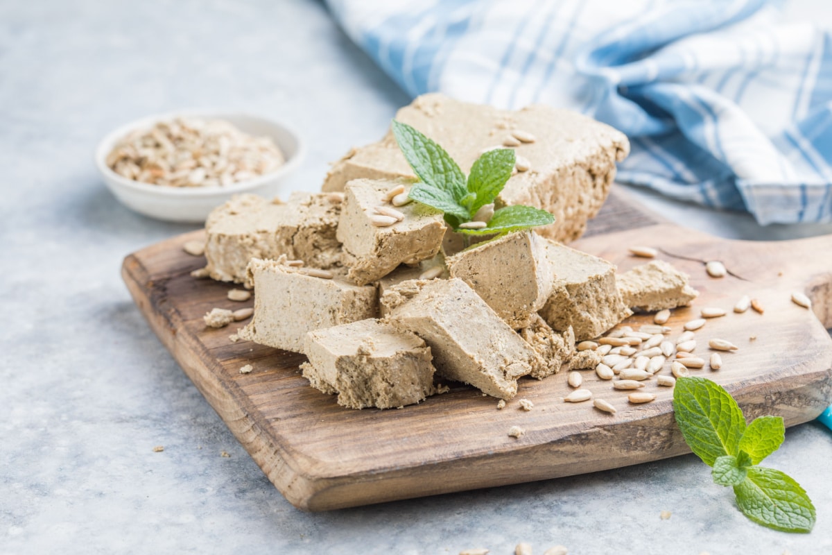 Halva: ricetta, varianti e modalità di utilizzo di questo dolce