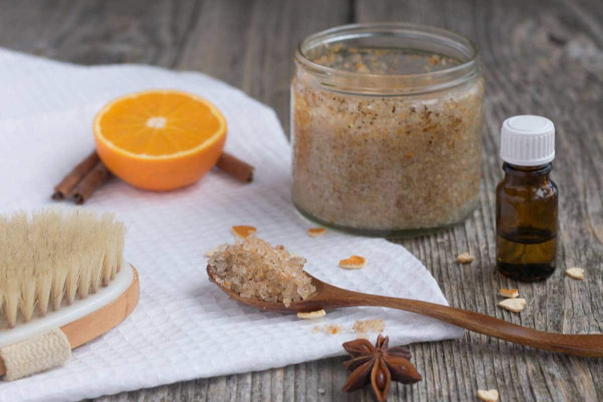 Cos'è lo scrub e a cosa serve: guida pratica con ricette