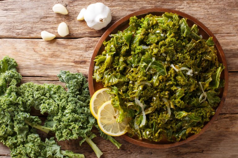Cavolo riccio o kale: tutto sulla verdura più amata dalle star