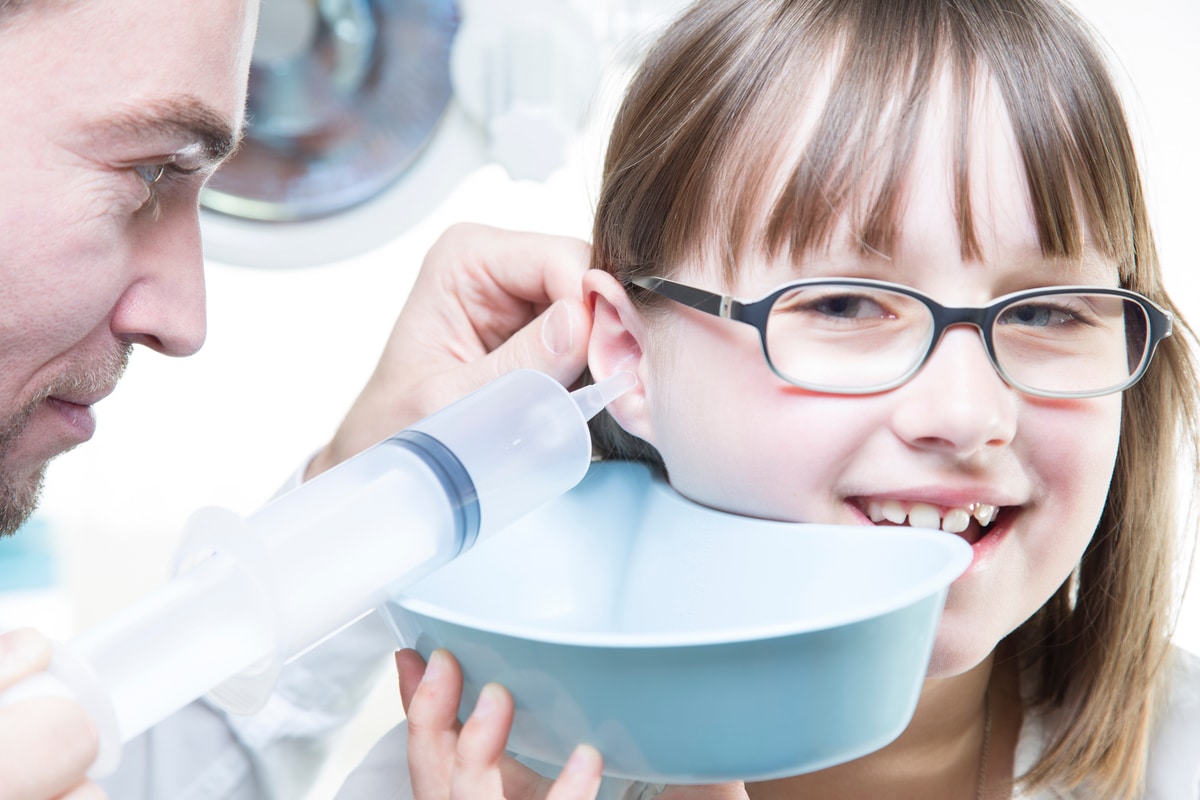 Pulire le orecchie: come farlo, consigli e precauzioni