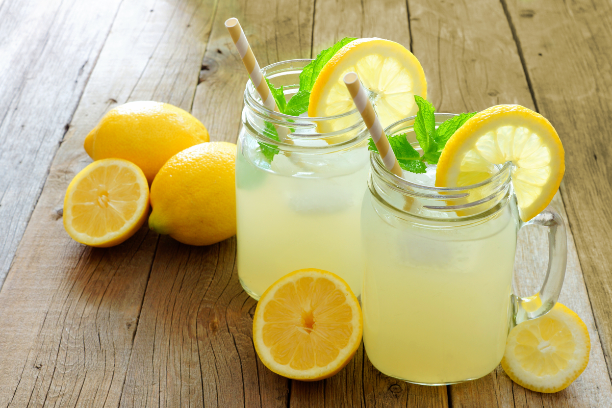 Limonata: proprietà della bevanda e ricette originali