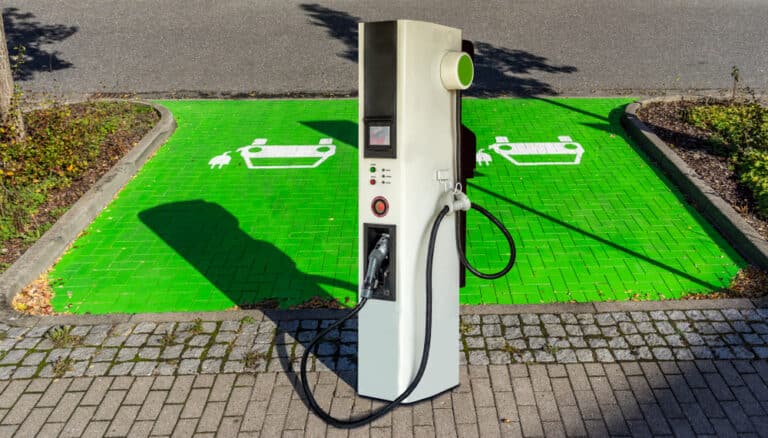 Colonnine elettriche: come funzionano, tipologie e tempi di ricarica