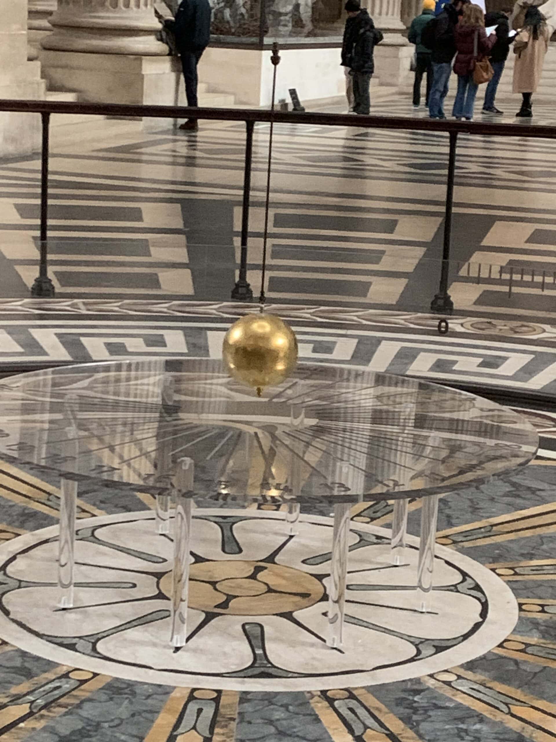 Pendolo di Foucault a Parigi Video: cos'è e cosa dimostra davvero